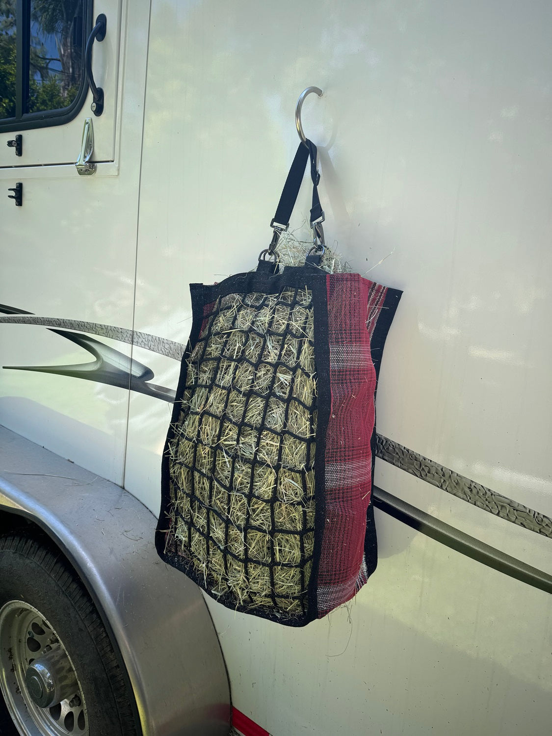 Kensington Mini Deluxe Slow Feed Hay Bag - 1 Flake | Corro